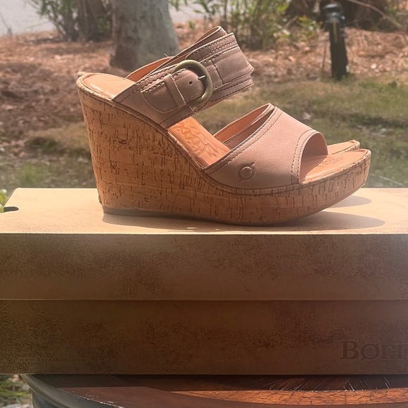Born | Shoes | Born Ladies Size 8 Pebbletaupe Wedgesandal | Poshmark